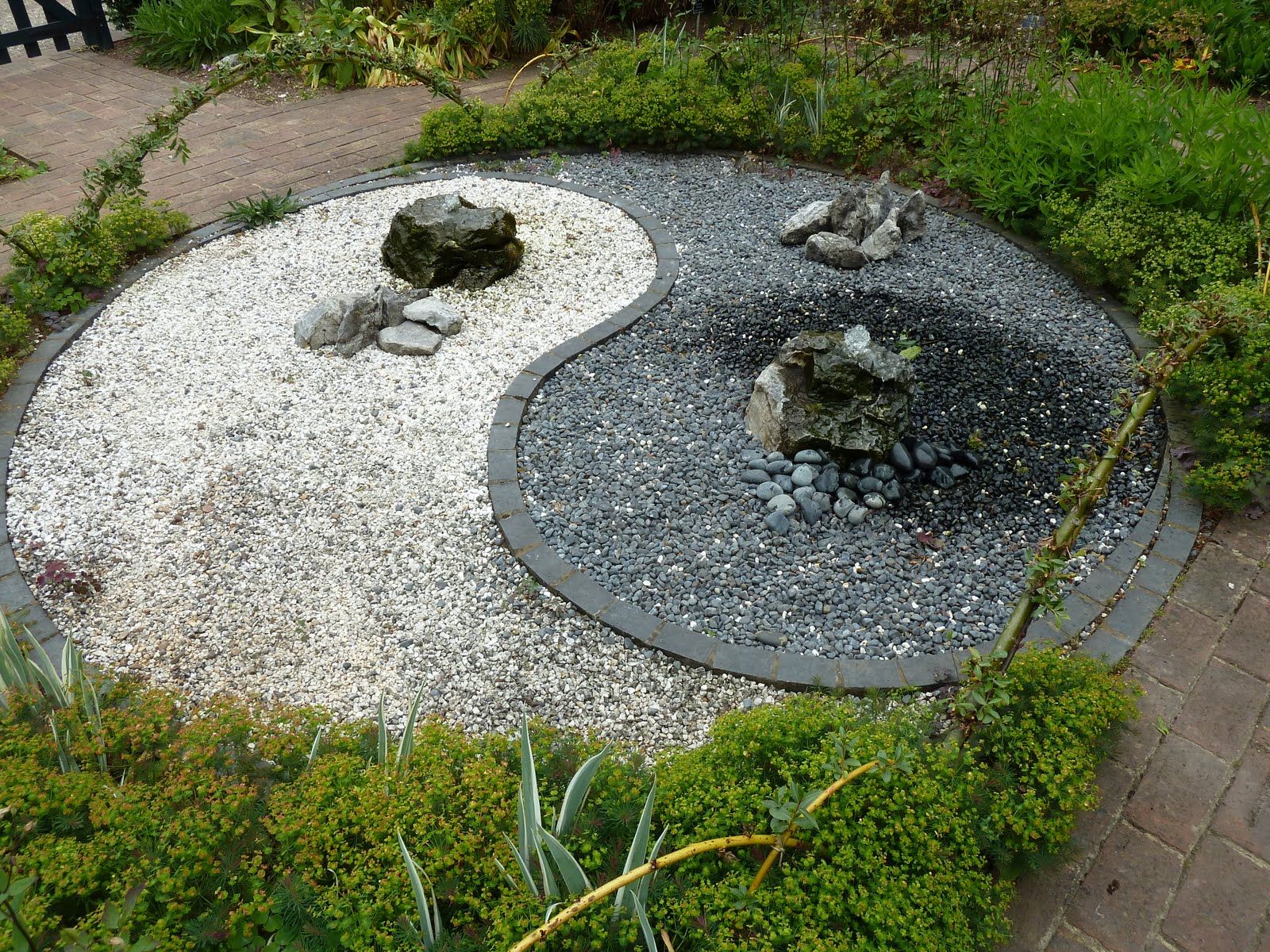 Veja Como Fazer um Incrível Jardim com Pedras ainda Hoje!